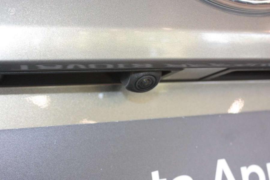 Green Toyota Corolla 2019 in Kaunas, with an engine capacity of 1.20 L and mileage of 171 thousand km for 14500 €, photo 20 on AUTOMOTO.COM.LV