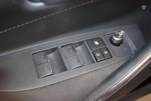 Green Toyota Corolla 2019 in Kaunas, with an engine capacity of 1.20 L and mileage of 171 thousand km for 14500 €, photo 22 on AUTOMOTO.COM.LV