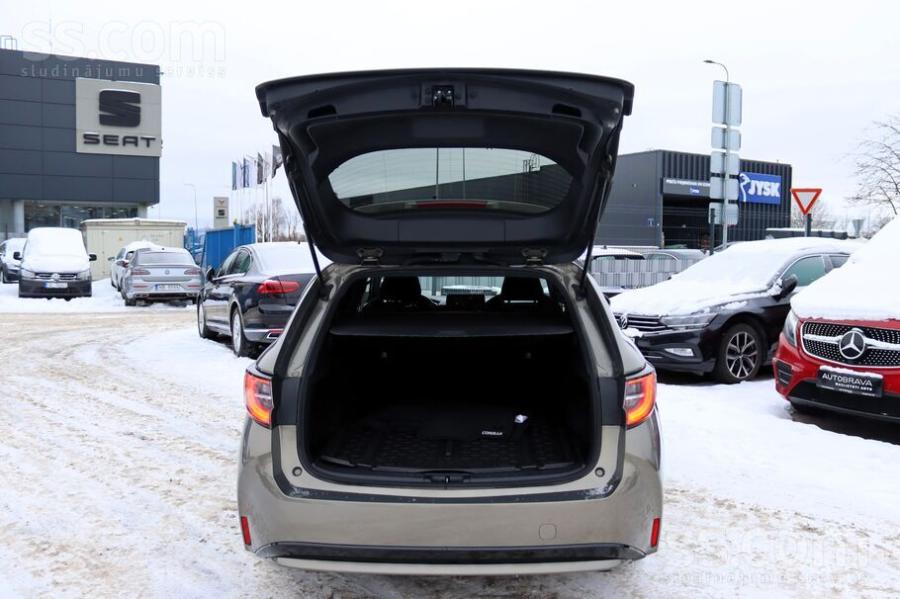 Green Toyota Corolla 2020 in Riga, with an engine capacity of 1.80 L and mileage of 85 thousand km for 18490 €, photo 27 on AUTOMOTO.COM.LV