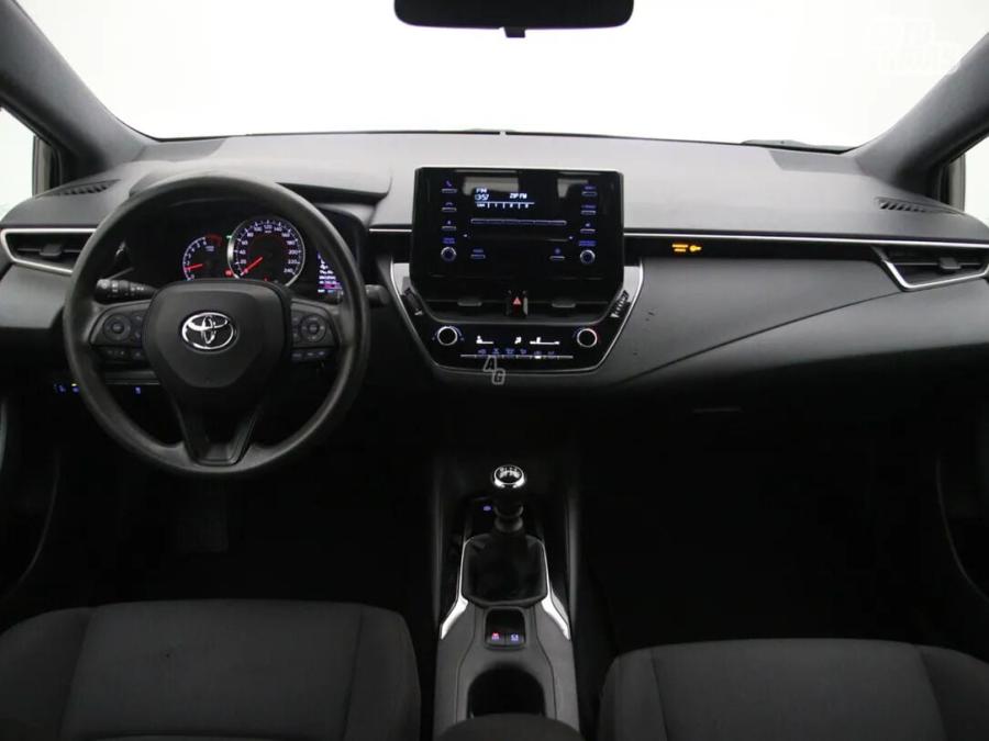 Green Toyota Corolla 2020 in Vilnius, with an engine capacity of 1.20 L and mileage of 168 thousand km for 11499 €, photo 3 on AUTOMOTO.COM.LV