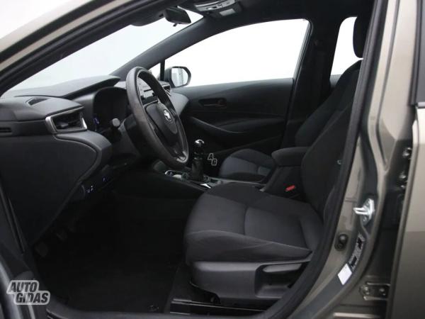 Green Toyota Corolla 2020 in Vilnius, with an engine capacity of 1.20 L and mileage of 168 thousand km for 11499 €, photo 4 on AUTOMOTO.COM.LV