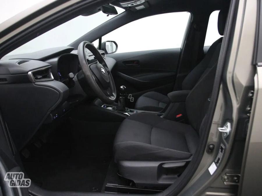 Green Toyota Corolla 2020 in Vilnius, with an engine capacity of 1.20 L and mileage of 168 thousand km for 11499 €, photo 5 on AUTOMOTO.COM.LV
