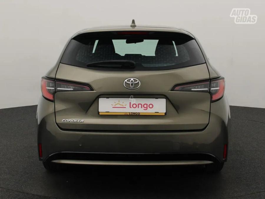 Green Toyota Corolla 2020 in Vilnius, with an engine capacity of 1.20 L and mileage of 168 thousand km for 11499 €, photo 6 on AUTOMOTO.COM.LV