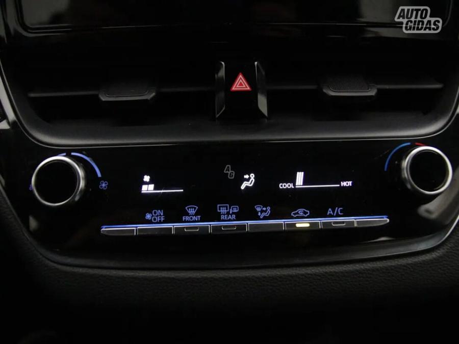 Green Toyota Corolla 2020 in Vilnius, with an engine capacity of 1.20 L and mileage of 168 thousand km for 11499 €, photo 21 on AUTOMOTO.COM.LV