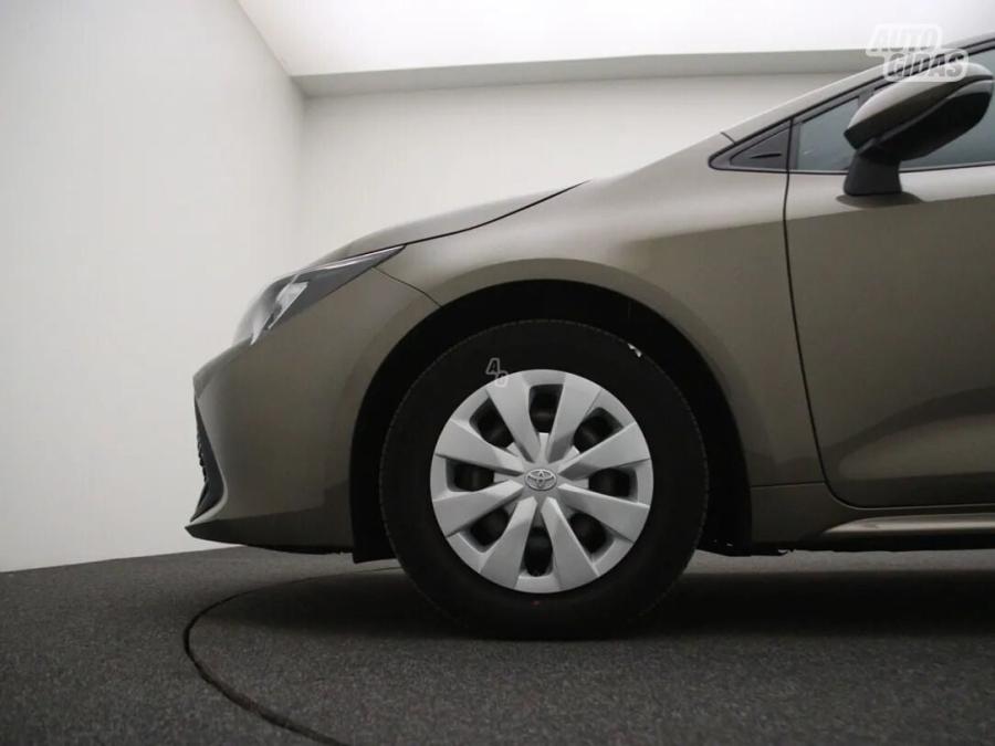 Green Toyota Corolla 2020 in Vilnius, with an engine capacity of 1.20 L and mileage of 168 thousand km for 11499 €, photo 27 on AUTOMOTO.COM.LV
