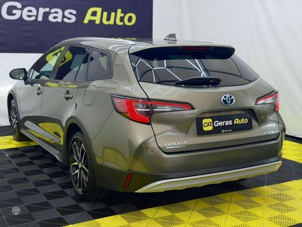 Green Toyota Corolla 2020 in Vilnius, with an engine capacity of 1.80 L and mileage of 55 thousand km for 18999 €, photo 6 on AUTOMOTO.COM.LV