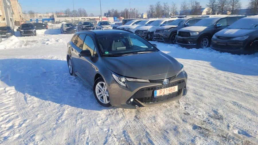 Green Toyota Corolla 2021 in Siauliai, with an engine capacity of 1.80 L and mileage of 177 thousand km for 15400 €, photo 6 on AUTOMOTO.COM.LV