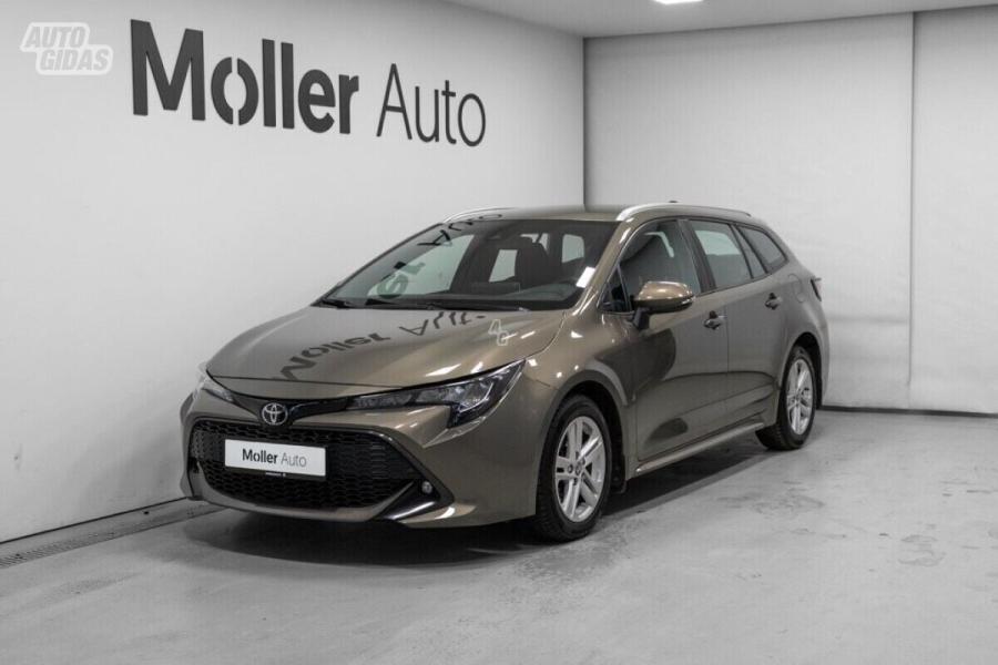 Green Toyota Corolla 2021 in Vilnius, with an engine capacity of 1.20 L and mileage of 140 thousand km for 13650 €, photo 1 on AUTOMOTO.COM.LV