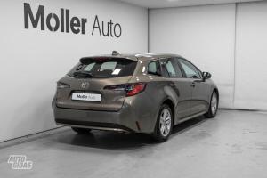 Green Toyota Corolla 2021 in Vilnius, with an engine capacity of 1.20 L and mileage of 140 thousand km for 13650 €, photo 4 on AUTOMOTO.COM.LV