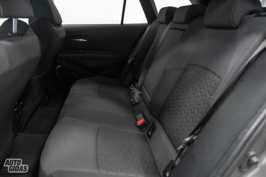 Green Toyota Corolla 2021 in Vilnius, with an engine capacity of 1.20 L and mileage of 140 thousand km for 13650 €, photo 7 on AUTOMOTO.COM.LV