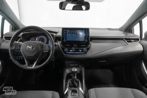 Green Toyota Corolla 2021 in Vilnius, with an engine capacity of 1.20 L and mileage of 140 thousand km for 13650 €, photo 10 on AUTOMOTO.COM.LV