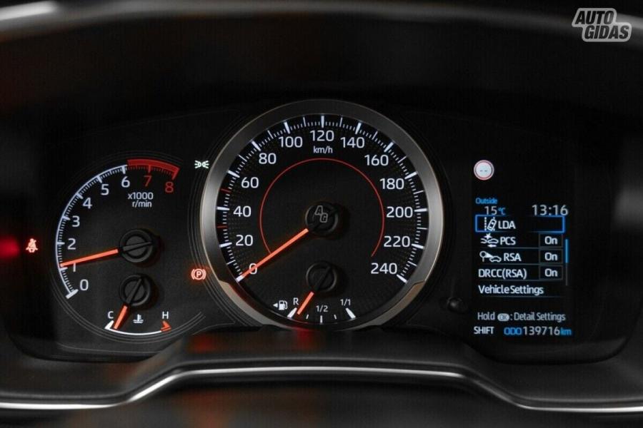 Green Toyota Corolla 2021 in Vilnius, with an engine capacity of 1.20 L and mileage of 140 thousand km for 13650 €, photo 14 on AUTOMOTO.COM.LV