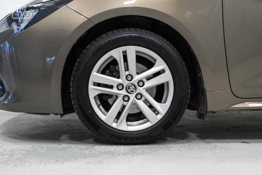Green Toyota Corolla 2021 in Vilnius, with an engine capacity of 1.20 L and mileage of 140 thousand km for 13650 €, photo 21 on AUTOMOTO.COM.LV