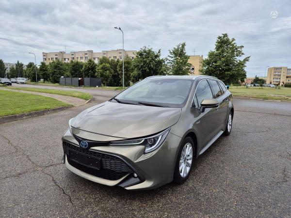 Green Toyota Corolla 2021 in Panevezys, with an engine capacity of 1.80 L and mileage of 510 thousand km for 11100 €, photo 1 on AUTOMOTO.COM.LV