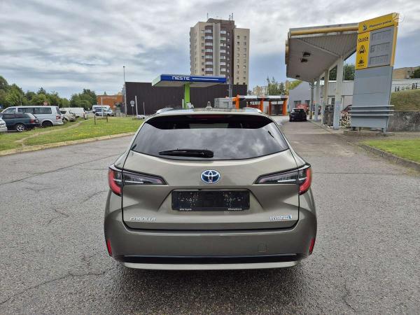 Green Toyota Corolla 2021 in Panevezys, with an engine capacity of 1.80 L and mileage of 510 thousand km for 11100 €, photo 4 on AUTOMOTO.COM.LV