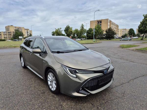Green Toyota Corolla 2021 in Panevezys, with an engine capacity of 1.80 L and mileage of 510 thousand km for 11100 €, photo 8 on AUTOMOTO.COM.LV