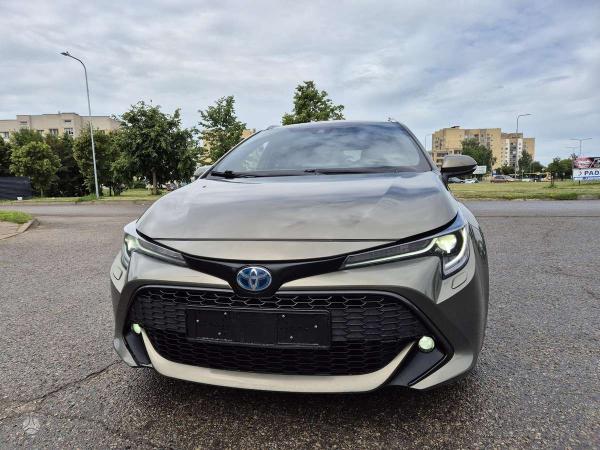 Green Toyota Corolla 2021 in Panevezys, with an engine capacity of 1.80 L and mileage of 510 thousand km for 11100 €, photo 9 on AUTOMOTO.COM.LV