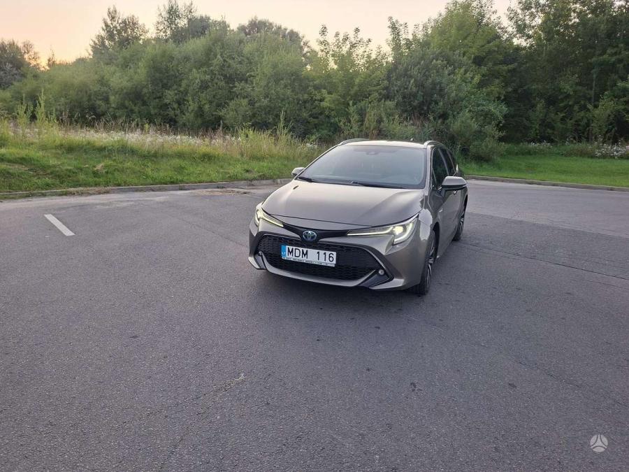 Green Toyota Corolla 2022 in Vilnius, with an engine capacity of 1.80 L and mileage of 99 thousand km for 18200 €, photo 4 on AUTOMOTO.COM.LV
