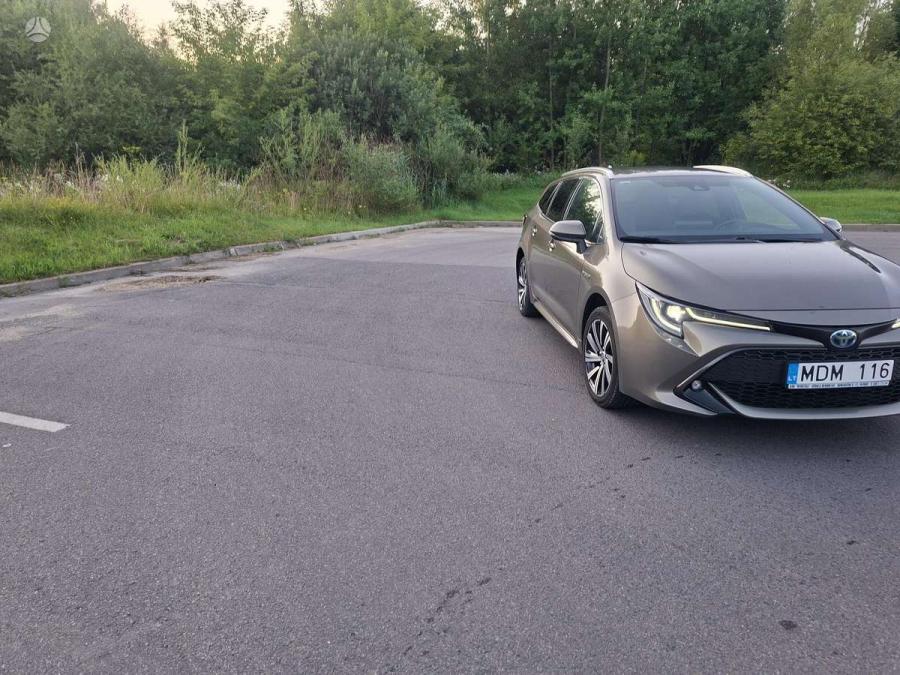 Green Toyota Corolla 2022 in Vilnius, with an engine capacity of 1.80 L and mileage of 99 thousand km for 18200 €, photo 5 on AUTOMOTO.COM.LV