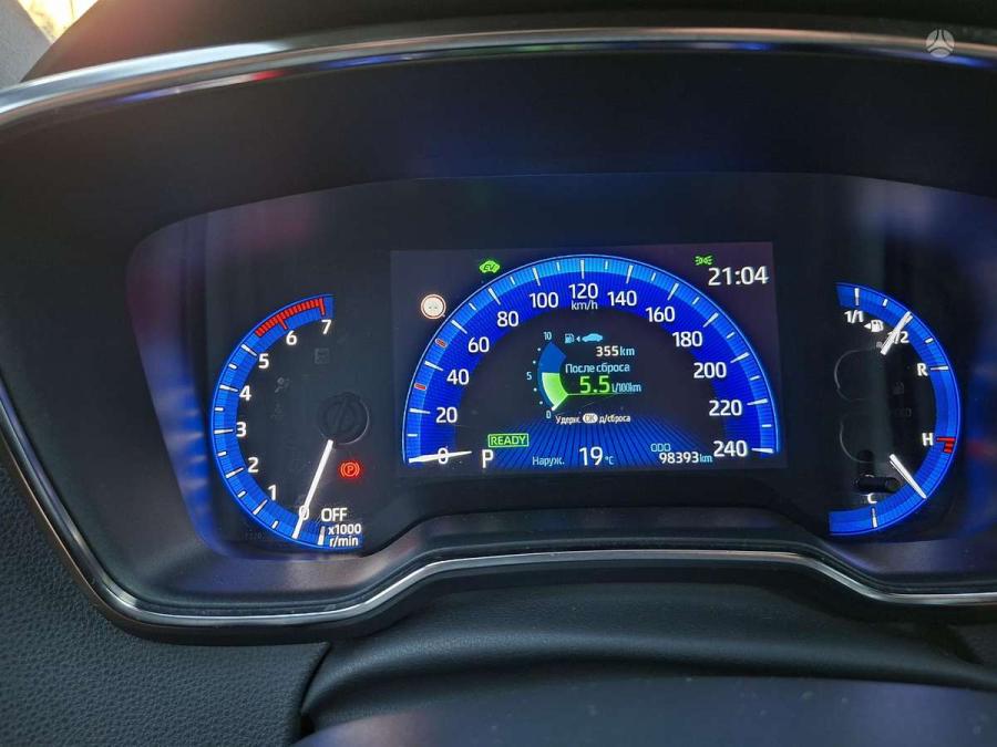 Green Toyota Corolla 2022 in Vilnius, with an engine capacity of 1.80 L and mileage of 99 thousand km for 18200 €, photo 13 on AUTOMOTO.COM.LV