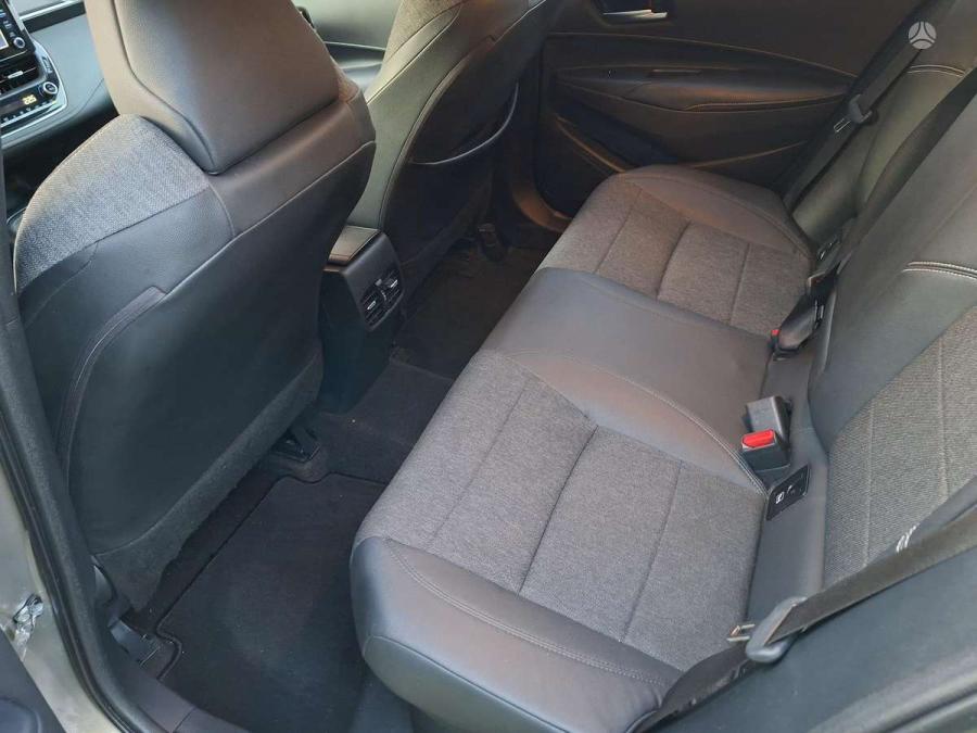 Green Toyota Corolla 2022 in Vilnius, with an engine capacity of 1.80 L and mileage of 99 thousand km for 18200 €, photo 15 on AUTOMOTO.COM.LV