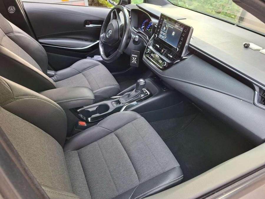 Green Toyota Corolla 2022 in Vilnius, with an engine capacity of 1.80 L and mileage of 99 thousand km for 18200 €, photo 20 on AUTOMOTO.COM.LV