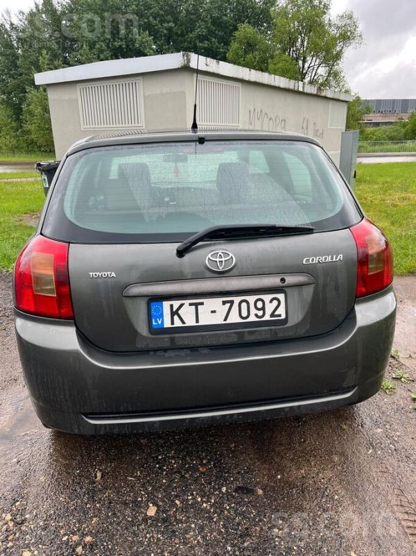Grey Toyota Corolla 2004 in Daugavpils, with an engine capacity of 2.00 L and mileage of 322 thousand km for 600 €, photo 2 on AUTOMOTO.COM.LV