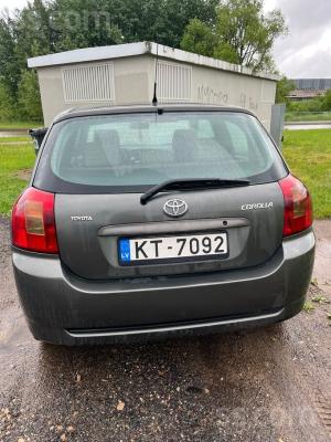 Grey Toyota Corolla 2004 in Daugavpils, with an engine capacity of 2.00 L and mileage of 322 thousand km for 600 €, photo 3 on AUTOMOTO.COM.LV