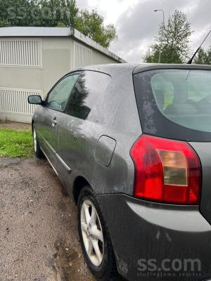 Grey Toyota Corolla 2004 in Daugavpils, with an engine capacity of 2.00 L and mileage of 322 thousand km for 600 €, photo 5 on AUTOMOTO.COM.LV