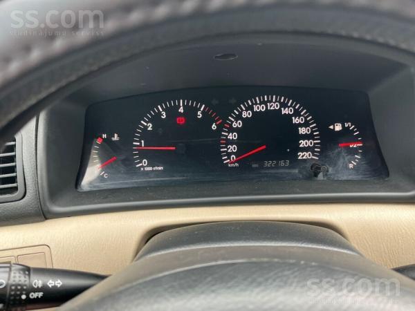 Grey Toyota Corolla 2004 in Daugavpils, with an engine capacity of 2.00 L and mileage of 322 thousand km for 600 €, photo 5 on AUTOMOTO.COM.LV