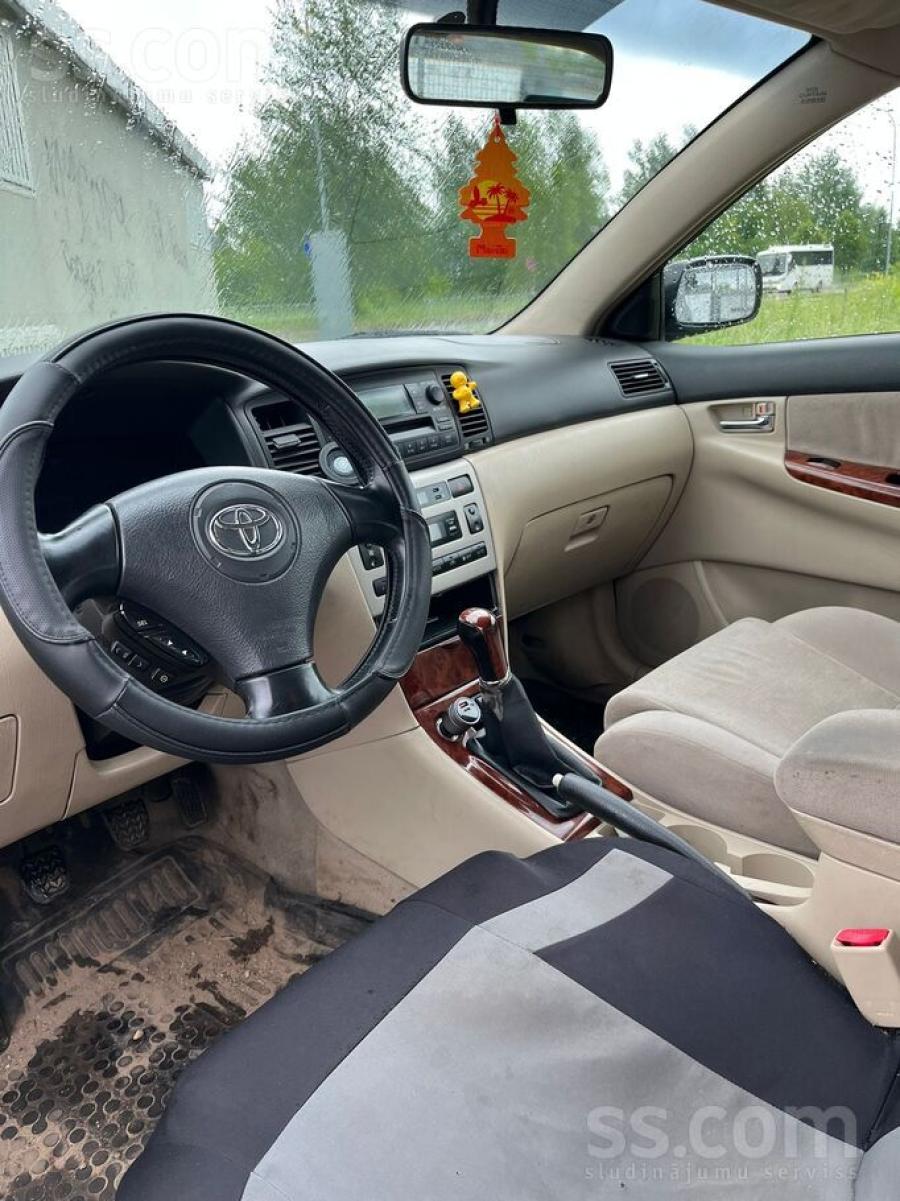Grey Toyota Corolla 2004 in Daugavpils, with an engine capacity of 2.00 L and mileage of 322 thousand km for 600 €, photo 8 on AUTOMOTO.COM.LV