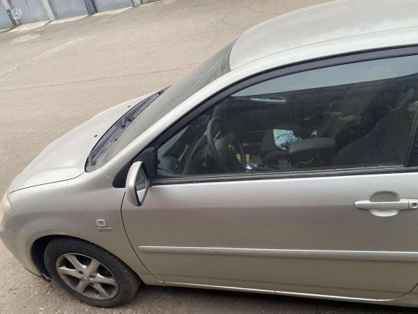 Pelēks Toyota Corolla 2005 Viļņa, ar dzinēja tilpumu 1.36 L un nobraukumu 308 tūkst. km par 1000 €, foto 5 vietnē AUTOMOTO.COM.LV