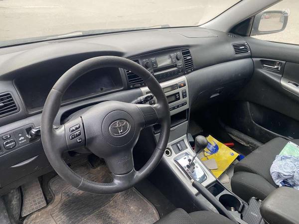Pelēks Toyota Corolla 2005 Viļņa, ar dzinēja tilpumu 1.36 L un nobraukumu 308 tūkst. km par 1000 €, foto 7 vietnē AUTOMOTO.COM.LV