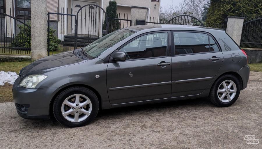 Grey Toyota Corolla 2004 in Vilnius, with an engine capacity of 2.00 L and mileage of 388 thousand km for 1450 €, photo 2 on AUTOMOTO.COM.LV