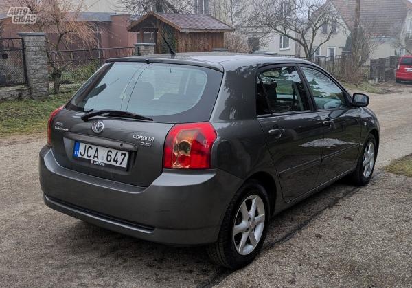 Grey Toyota Corolla 2004 in Vilnius, with an engine capacity of 2.00 L and mileage of 388 thousand km for 1450 €, photo 4 on AUTOMOTO.COM.LV