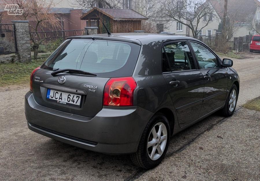 Grey Toyota Corolla 2004 in Vilnius, with an engine capacity of 2.00 L and mileage of 388 thousand km for 1450 €, photo 4 on AUTOMOTO.COM.LV