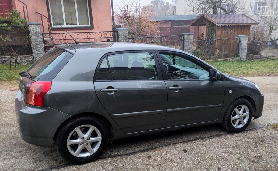 Grey Toyota Corolla 2004 in Vilnius, with an engine capacity of 2.00 L and mileage of 388 thousand km for 1450 €, photo 5 on AUTOMOTO.COM.LV