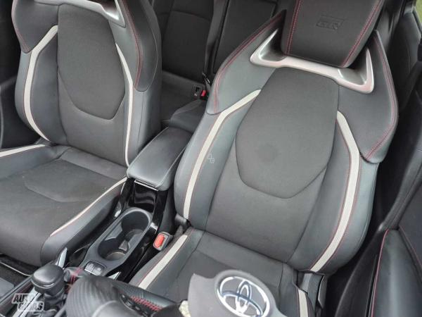 Pelēks Toyota Corolla 2023 Panevēža, ar dzinēja tilpumu 1.80 L un nobraukumu 39 tūkst. km par 7350 €, foto 11 vietnē AUTOMOTO.COM.LV