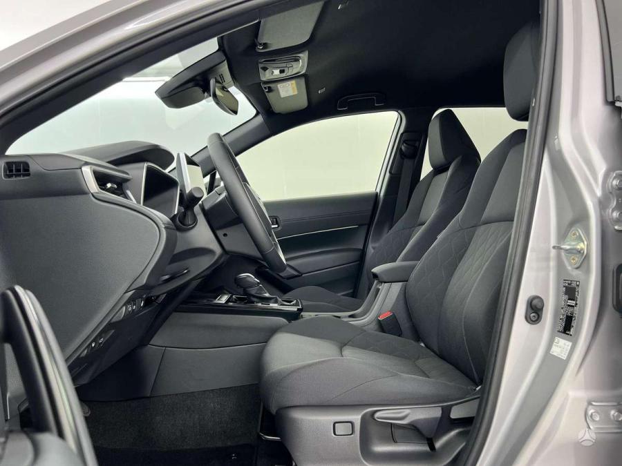 Grey Toyota Corolla 2025 in Vilnius, with an engine capacity of 1.80 L and mileage of 21 thousand km for 32900 €, photo 11 on AUTOMOTO.COM.LV
