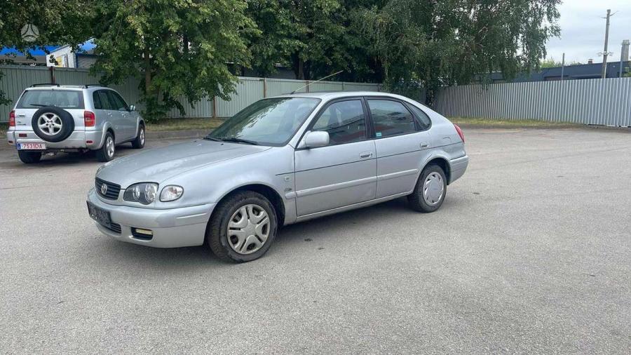 Grey Toyota Corolla 2000 in Marijampole, with an engine capacity of 0.00 L and mileage of 220 thousand km for 1399 €, photo 3 on AUTOMOTO.COM.LV