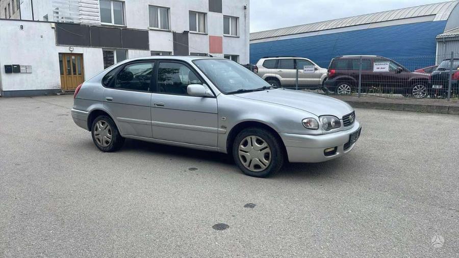 Grey Toyota Corolla 2000 in Marijampole, with an engine capacity of 0.00 L and mileage of 220 thousand km for 1399 €, photo 4 on AUTOMOTO.COM.LV