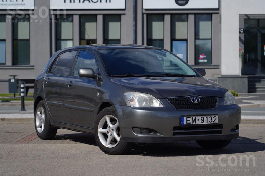 Grey Toyota Corolla 2002 in Riga, with an engine capacity of 1.60 L and mileage of 225 thousand km for 1490 €, photo 1 on AUTOMOTO.COM.LV