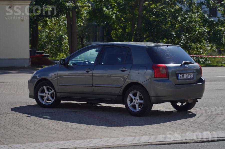 Grey Toyota Corolla 2002 in Riga, with an engine capacity of 1.60 L and mileage of 225 thousand km for 1490 €, photo 3 on AUTOMOTO.COM.LV