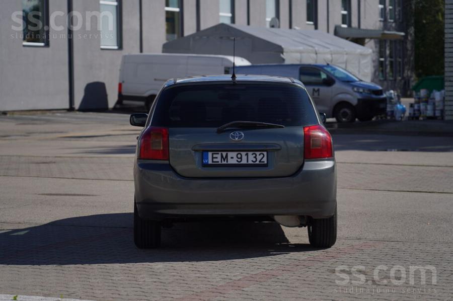 Grey Toyota Corolla 2002 in Riga, with an engine capacity of 1.60 L and mileage of 225 thousand km for 1490 €, photo 4 on AUTOMOTO.COM.LV