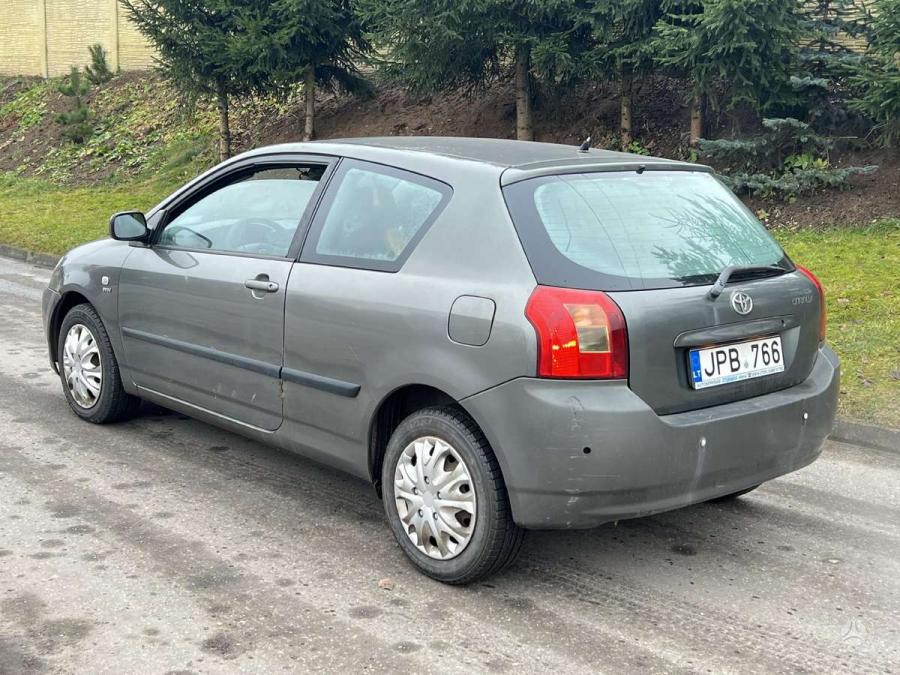 Grey Toyota Corolla 2002 in Vilnius, with an engine capacity of 1.40 L and mileage of 175 thousand km for 600 €, photo 4 on AUTOMOTO.COM.LV