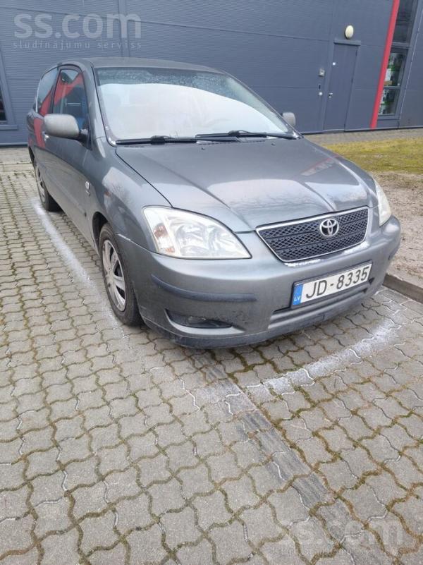 Grey Toyota Corolla 2002 in Riga, with an engine capacity of 1.60 L and mileage of 230 thousand km for 1450 €, photo 1 on AUTOMOTO.COM.LV