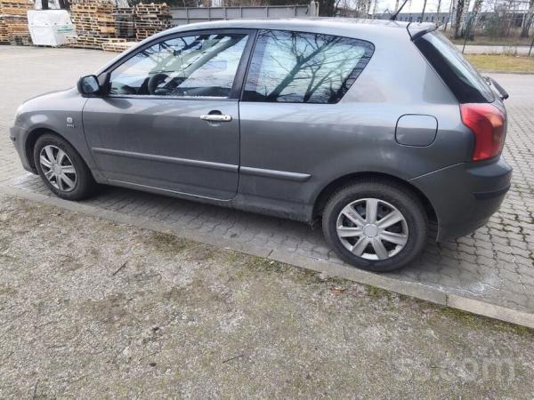 Grey Toyota Corolla 2002 in Riga, with an engine capacity of 1.60 L and mileage of 230 thousand km for 1450 €, photo 4 on AUTOMOTO.COM.LV