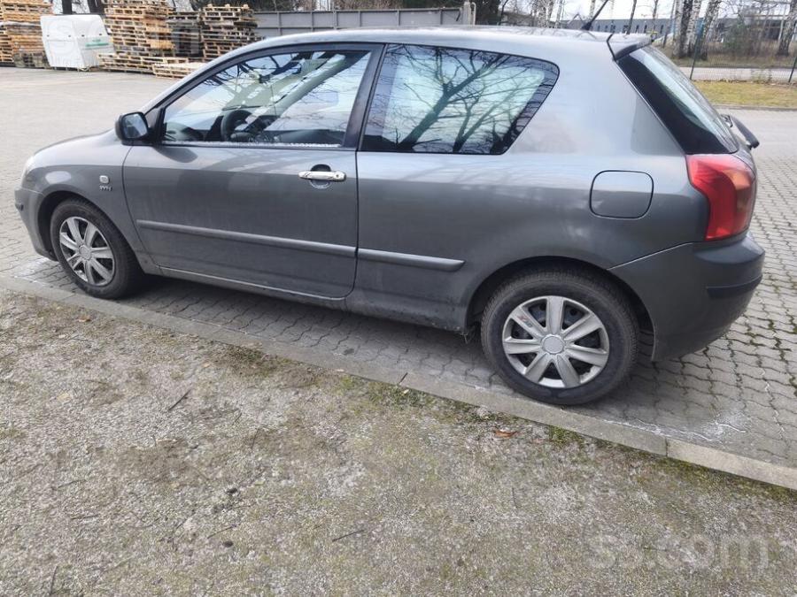 Grey Toyota Corolla 2002 in Riga, with an engine capacity of 1.60 L and mileage of 230 thousand km for 1450 €, photo 4 on AUTOMOTO.COM.LV