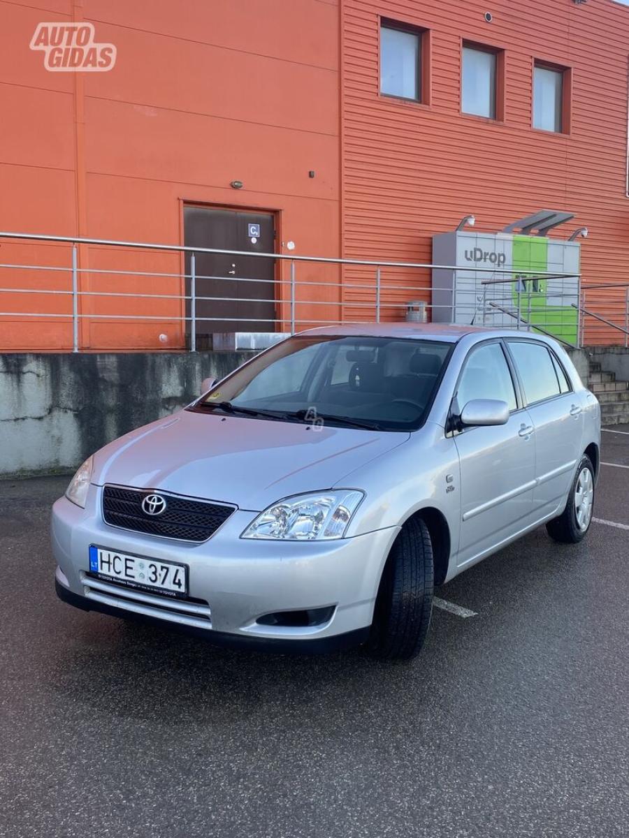 Grey Toyota Corolla 2002 in Ukmerge, with an engine capacity of 2.00 L and mileage of 325 thousand km for 850 €, photo 1 on AUTOMOTO.COM.LV