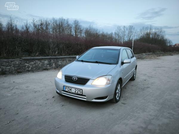 Grey Toyota Corolla 2002 in Kaunas, with an engine capacity of 2.00 L and mileage of 270 thousand km for 1000 €, photo 1 on AUTOMOTO.COM.LV
